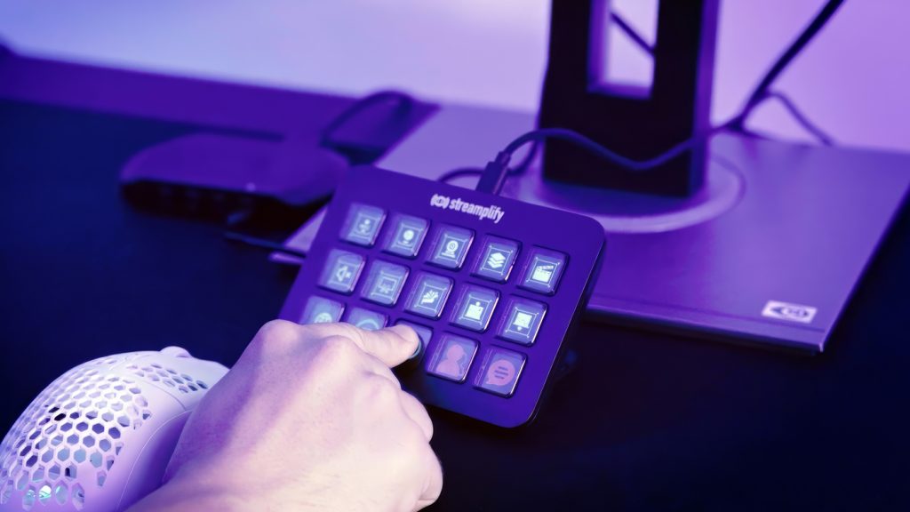 STREAMING DECK ONE - Simplify | Amplify